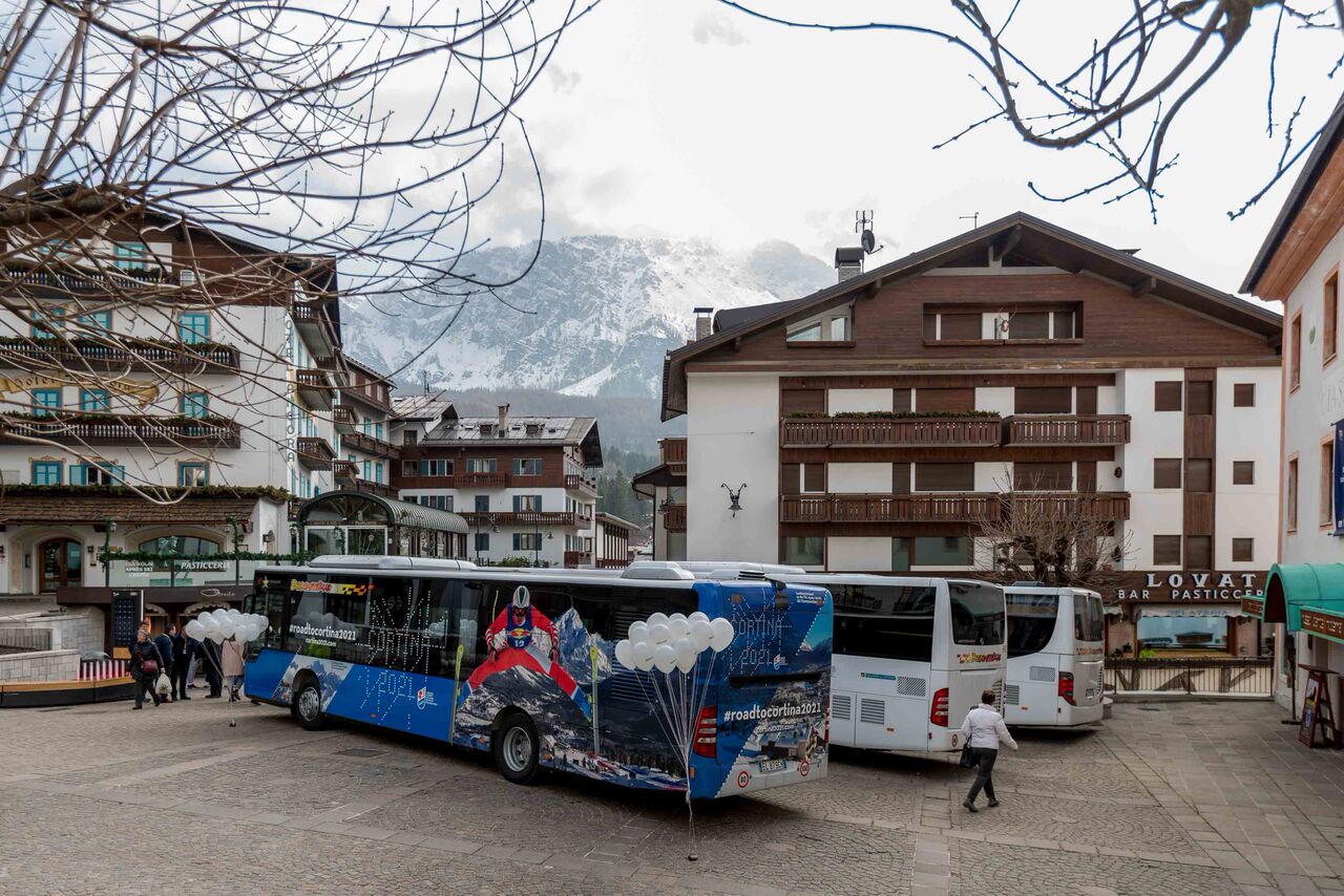 La presentazione dei nuovi bus arriva a Cortina! | Dolomiti Bus